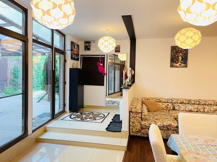 Aum House - Bucarest