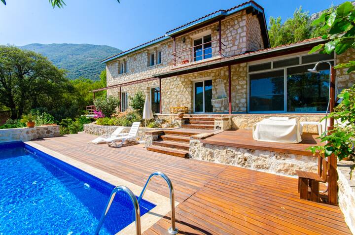 Stone Clad Villa La Maison P - Çukurbağ