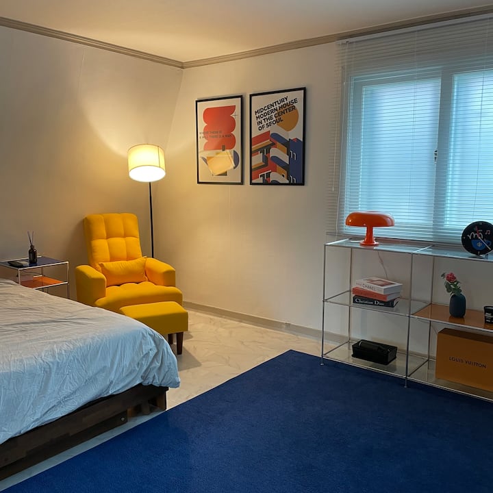 Mid-century Modern House Near Changsin Station - Seoul