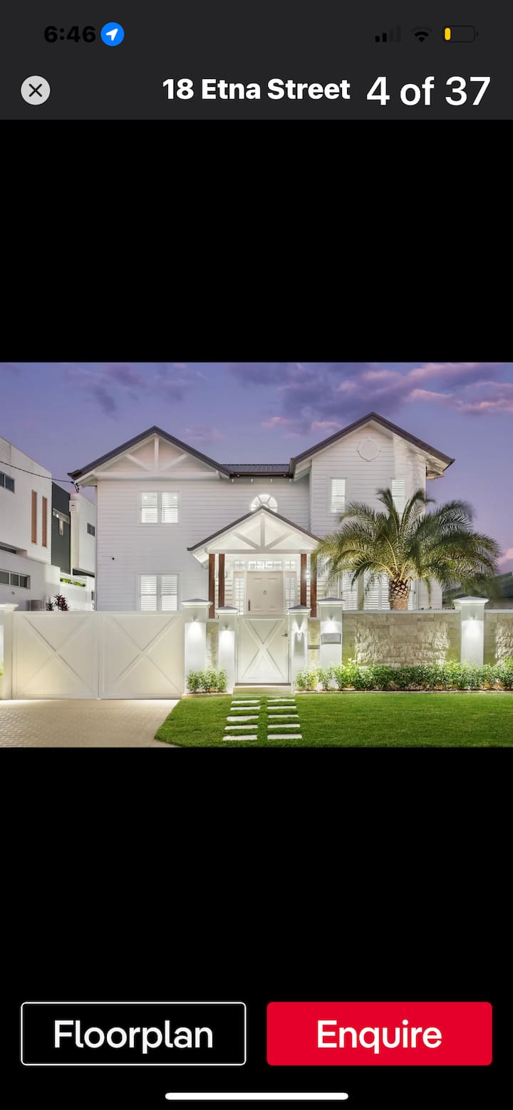 Gold Coast Magnificent Home - Surfers Paradise