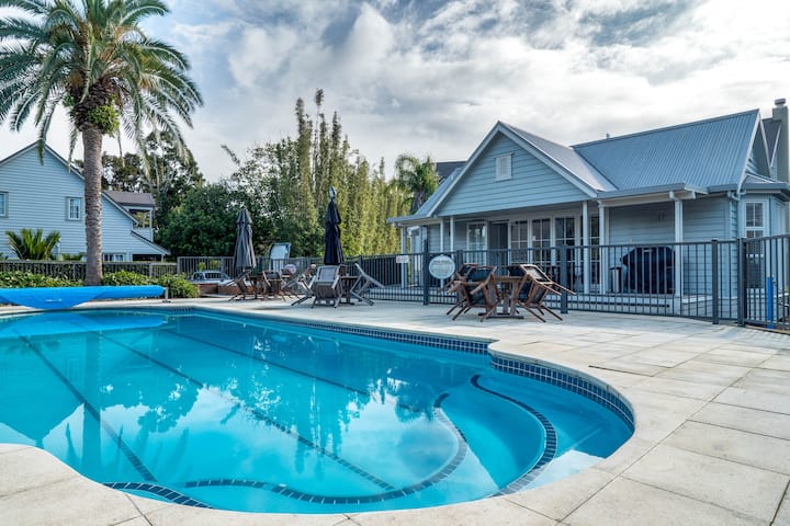 Beach Cottage | Pool | Spa | Location - Russell