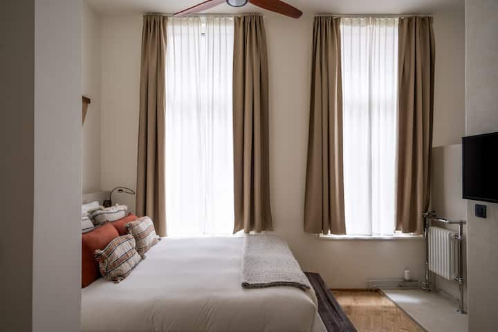 Petite Luxury Ensuite In Antwerp’s Old Town - Antwerp, Belgium