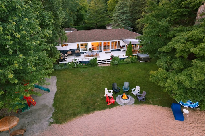 Bee's Luxury Beachhouse - Hot Tub, Sauna, Playgrou - Kawartha Lakes