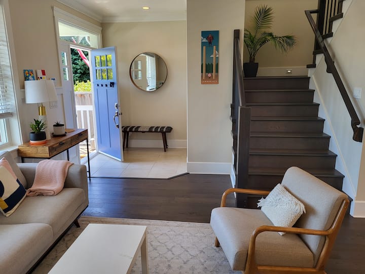 3 Bedroom Central Lonsdale - North Vancouver