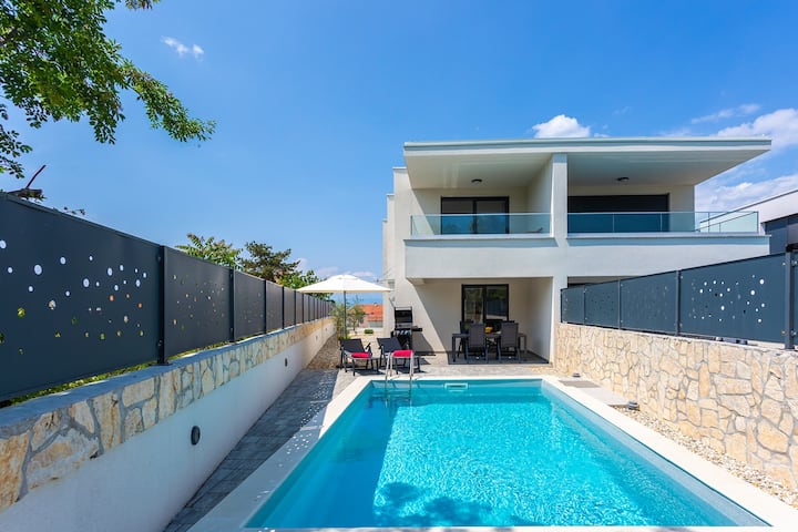 Villa Larus With Private Pool - Malinska