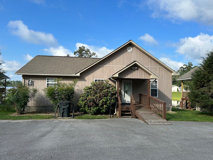 Luxury Cabin Number 211 - Crossville, TN