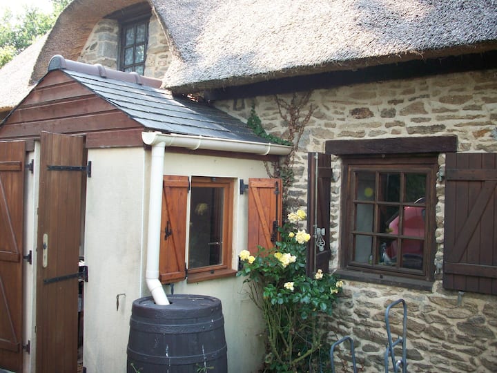 Thatched Country Cottage - Morbihan