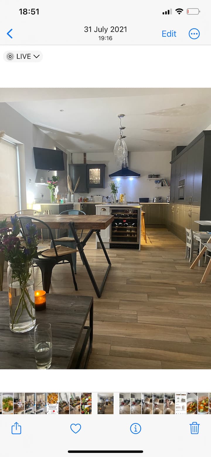 Family Home By The Lake - Cardiff