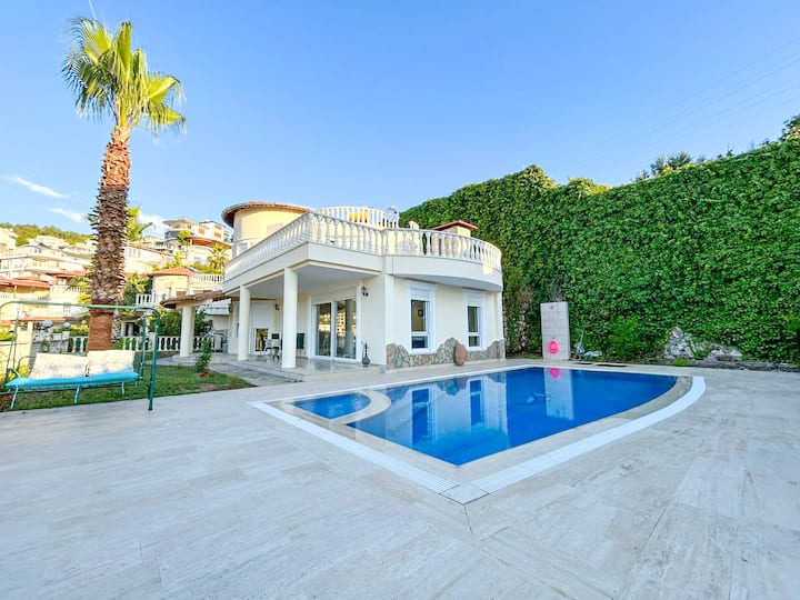 Villa Majestik 2; Alanya'da ÖZel Havuzlu Villa - Mahmutlar