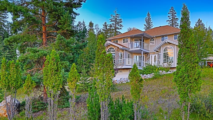 Big Bright Modern House Overlooking 10 Mile Lake - Quesnel