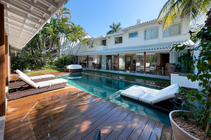 Casa Champagne Acesso à Praia - Condo Santa Mônica - Rio de Janeiro