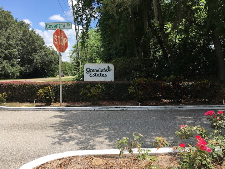 Cozy Abbey - Haines City, FL