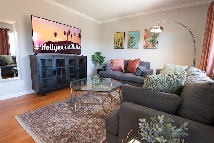 2 Bdrm Colorful & Spacious Flat In West Hollywood - West Hollywood