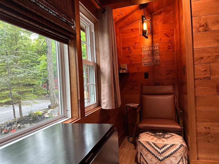 "The Pond" Tiny Home Lakeside! - Old Forge, NY