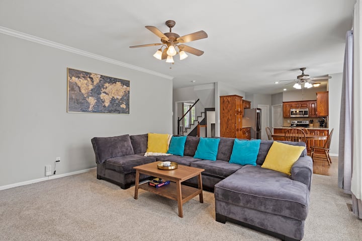 Spacious 5 Br Home+kingbeds_mins To Arrowhead - Shawnee, KS