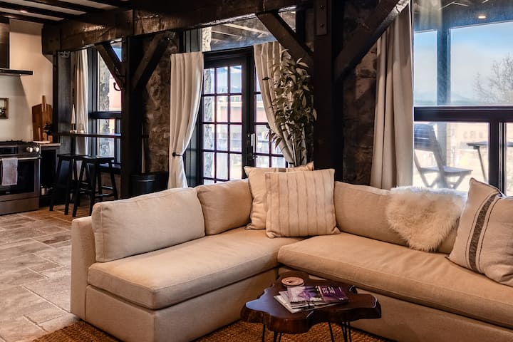 Luxury Condo In The Iconic Horsefeathers Building! - Hood River, OR