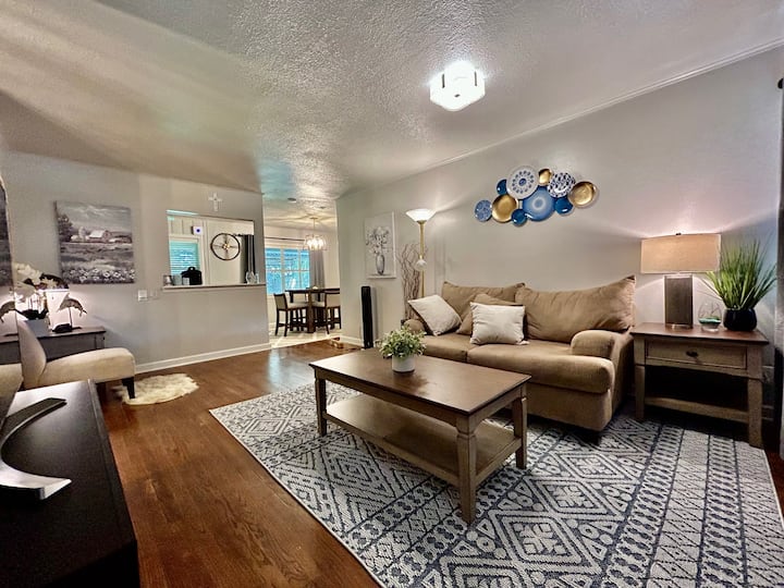 Modern Cottage Home - Houston