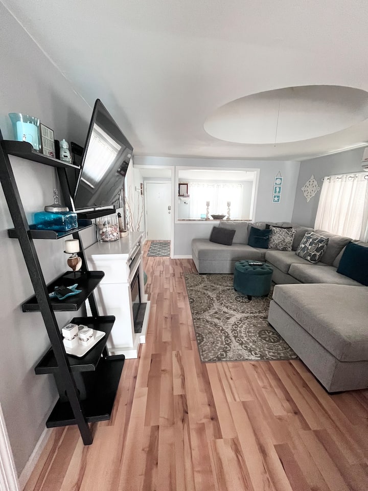 West End Cottage, Walk To Beach! - Long Beach, NY