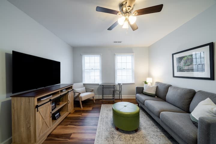 Downtown Charleston Walk To Musc And Roper: Unit A - Charleston, SC