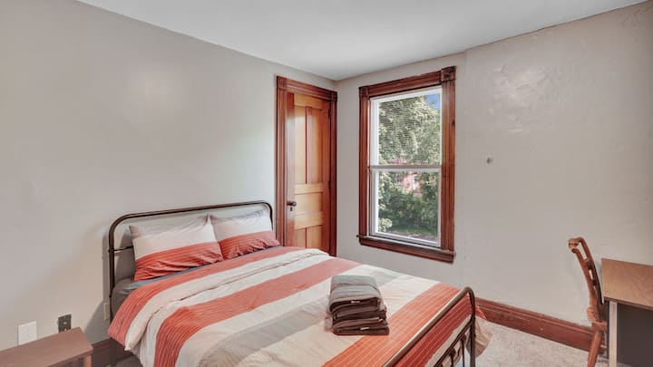 Beautiful Victorian Private Room #3 - Rochester, NY