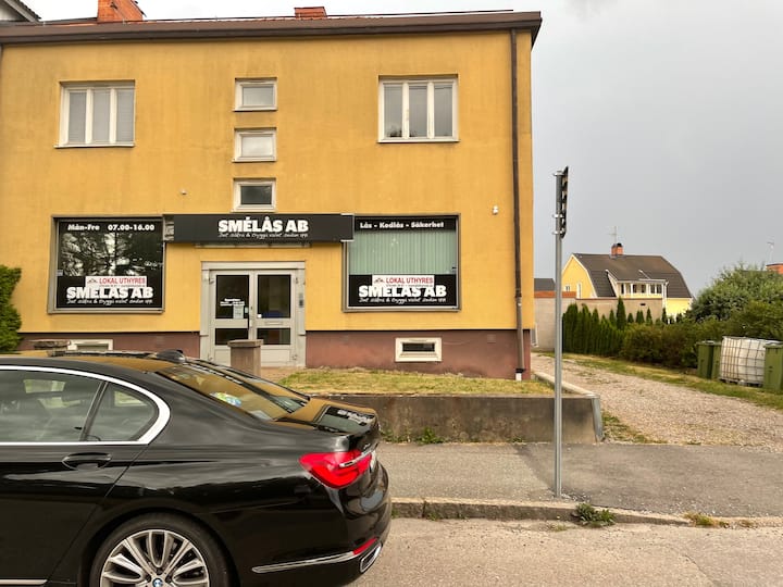 Lugnt Med Stor Altan Mot Naturen - Eskilstuna