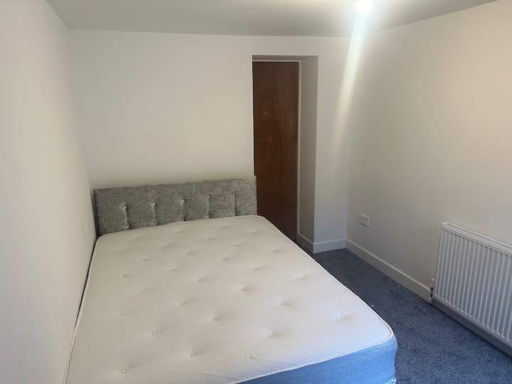 Basement 1 Flat Sleep Up To 4 - Wakefield