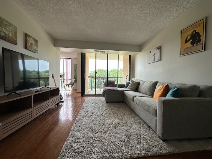 Furnished 1 Bedroom With A Den In Arlington - Arlington, VA