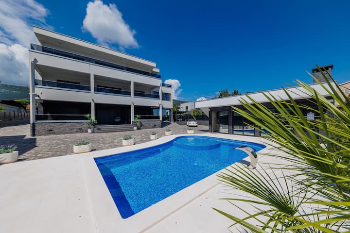 Villa With Heated Pool, Gym & Sauna Juky - Arbanija
