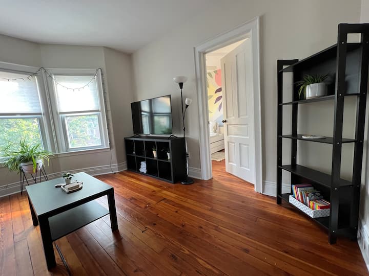 Bright 6 Br House Downtown - Buffalo, NY