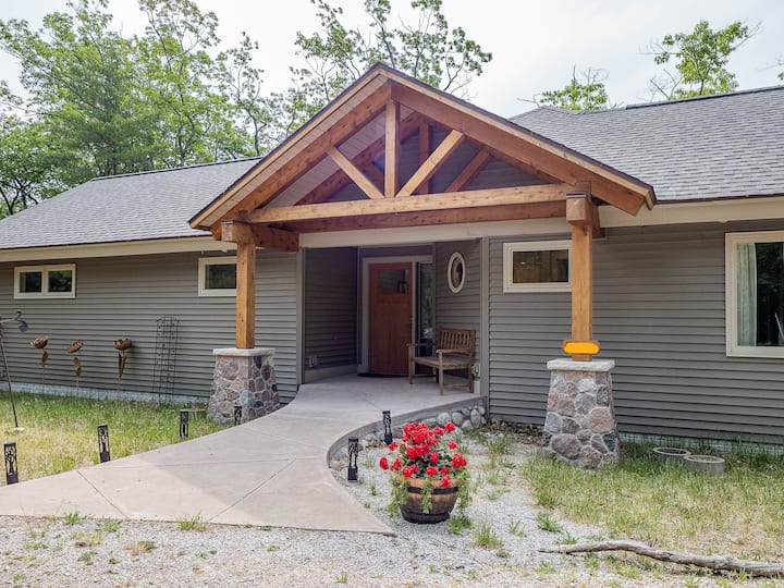 Crystal River Cabin Retreat - Glen Arbor, MI