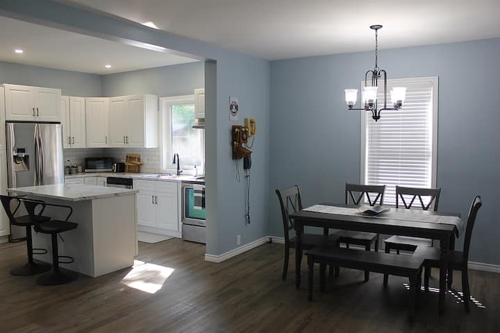 Spacious, Modern Home - Port Elgin