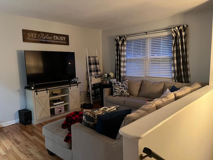 Cute 2 Br Home For Track Season - Saratoga Springs, NY
