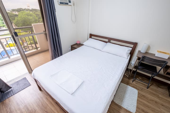 Modern 2br Condo | Fully Ac'd + Free Parking - Taguig