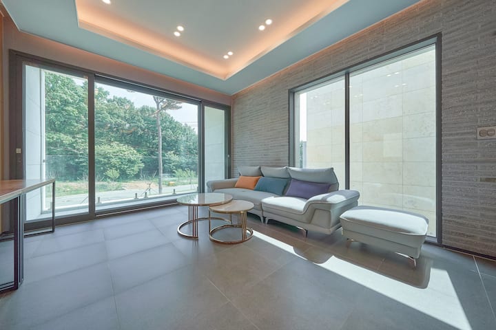 (2) 더 하우스 온 풀빌라 스페인동 Valencia 발렌시아 2층 - 서산시