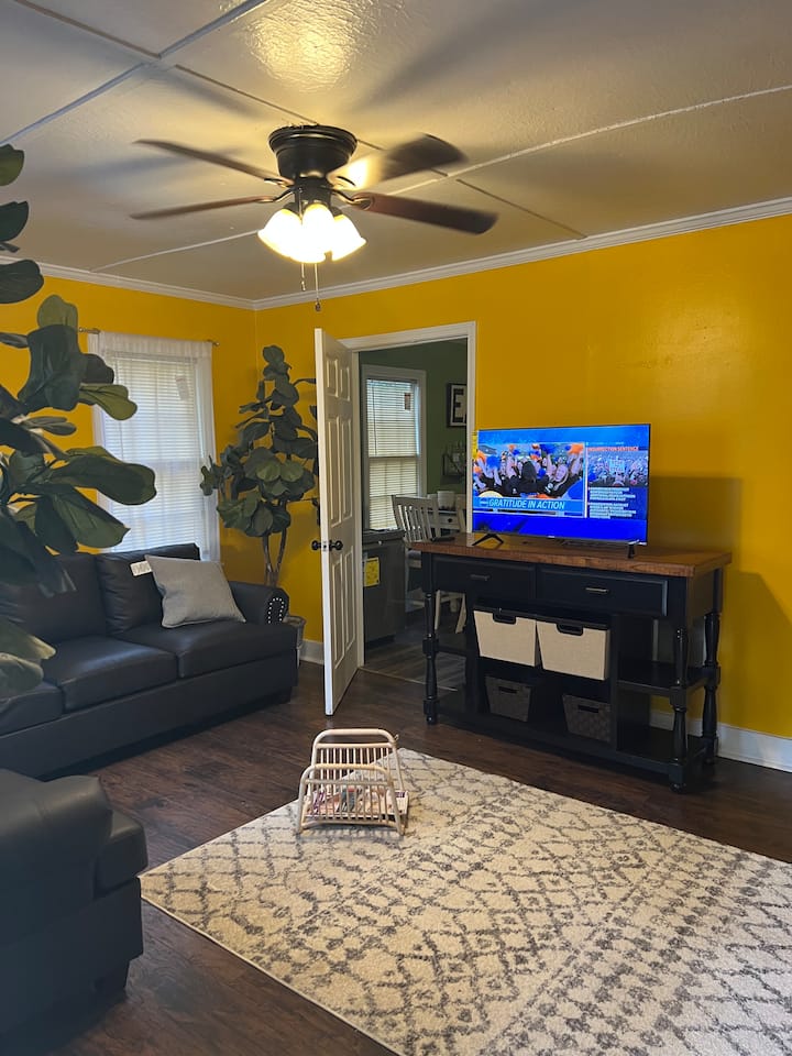 Bright Cozy Warm Space - Darlington, SC