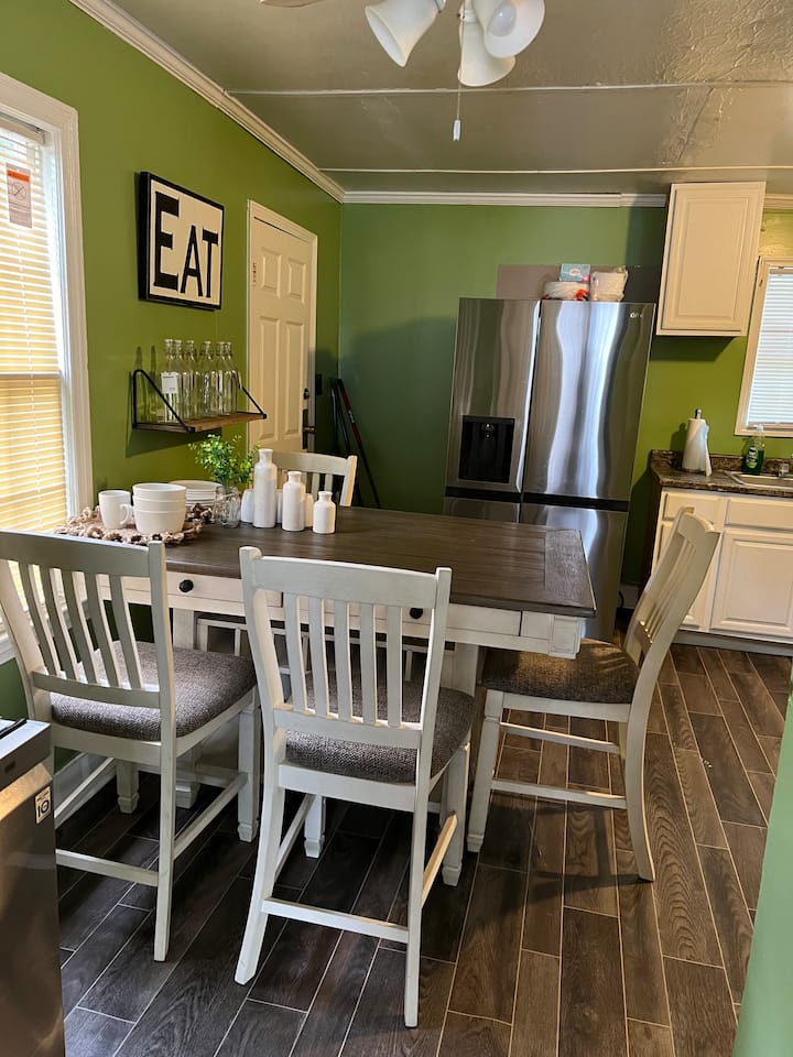 Bright Cozy Warm Space - Darlington, SC