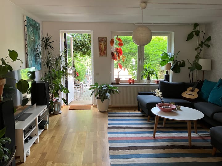 Hus Med Trädgård I Malmös Mysigaste Kvarter - マルメー