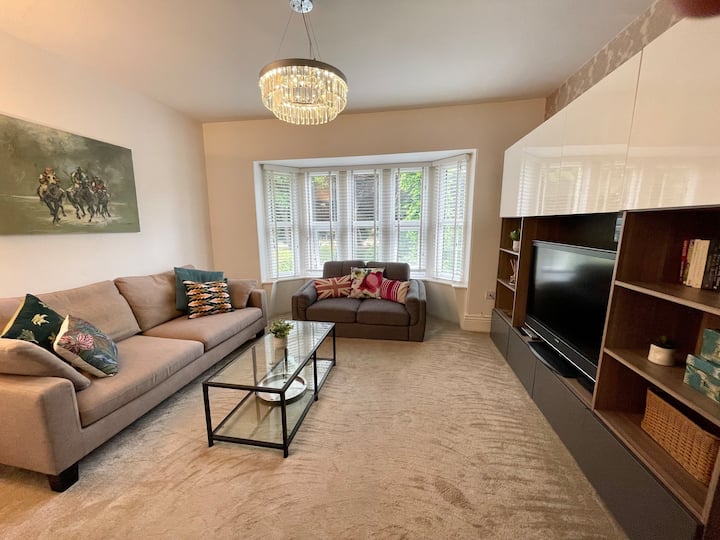 Modern 2 Bedroom Apartment With Parking, Central - Bournemouth