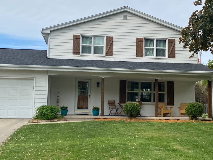 5 Bdrm 2.5 Bath Beautiful Home - LedgeStone Vineyards, Greenleaf
