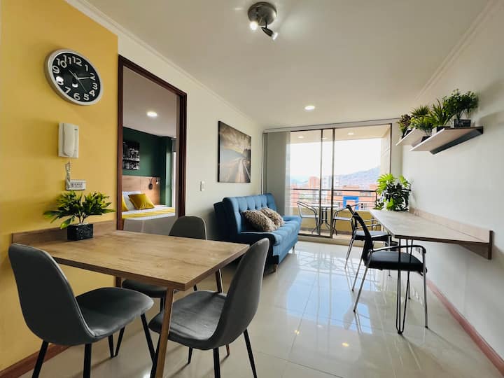 Top Floor, City View Full 1bdr, A/c, Best Location - Medellín