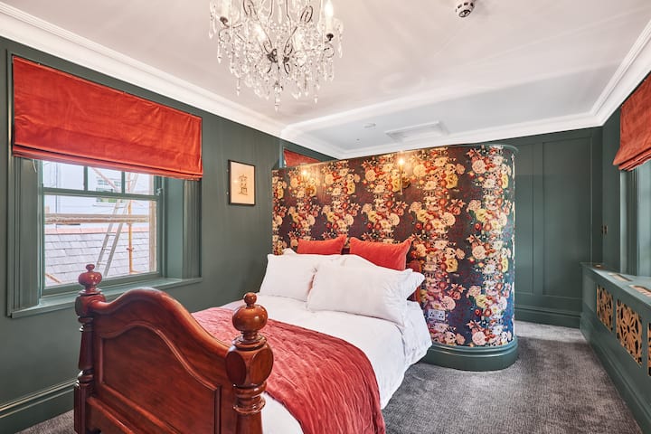 The Lawrence - Double Ensuite Bedroom - Londonderry