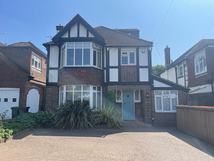Spacious Family House - Hove