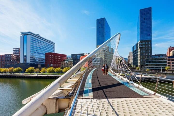 Campo Volantín: Between Modern And Historic Bilbao - Bilbao