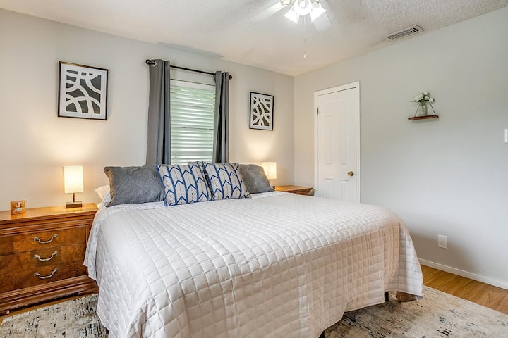 - 3br-pet Friendly - Fenced Yard - Near Hospital! - Granbury, TX