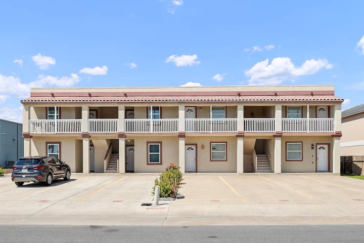 Gorgeous Condo Block From Beach! 2a - South Padre Island
