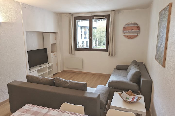 Central Spacious Flat With Private Parking - Les Praz