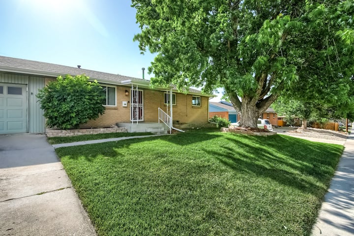 Kid & Pet Friendly- 2 Kitchens- Fenced Yard - Arvada, CO
