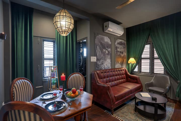 Hoodo Zoe | Magical Gothic Apartment At Hebbal - Bangalore