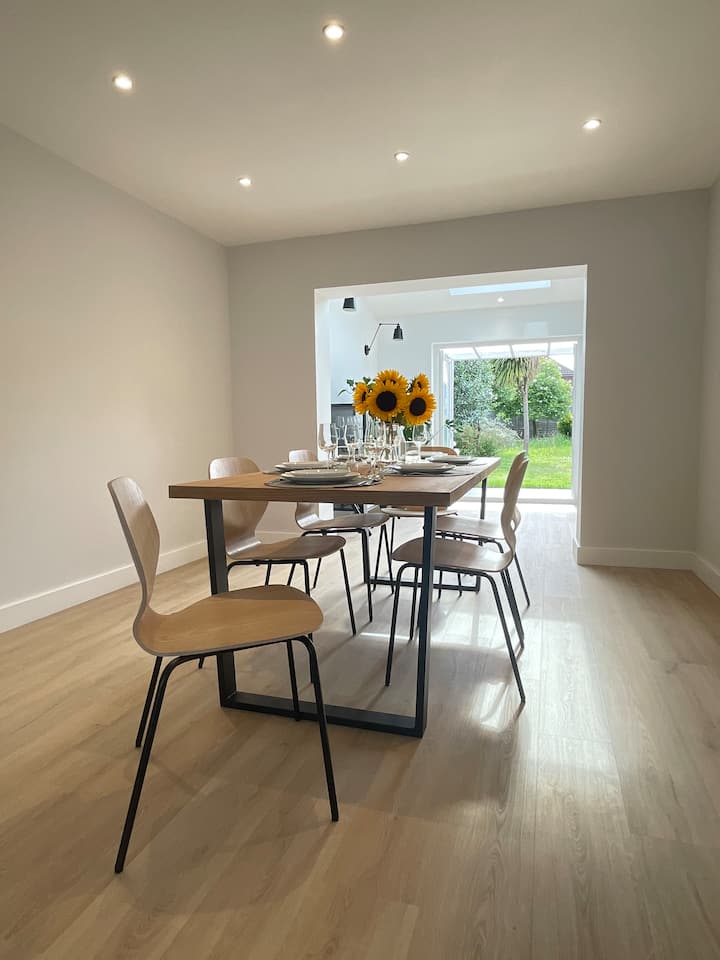 Contemporary & Spacious Home In West London - Hounslow