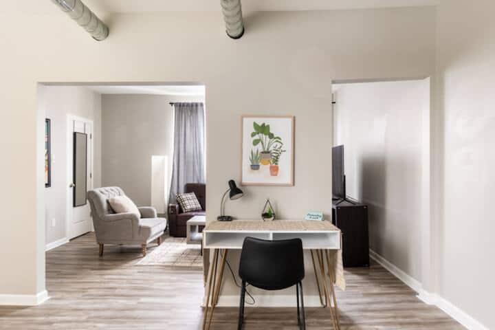 Quiet & Nice 1bd W/gated Parking - Detroit, MI
